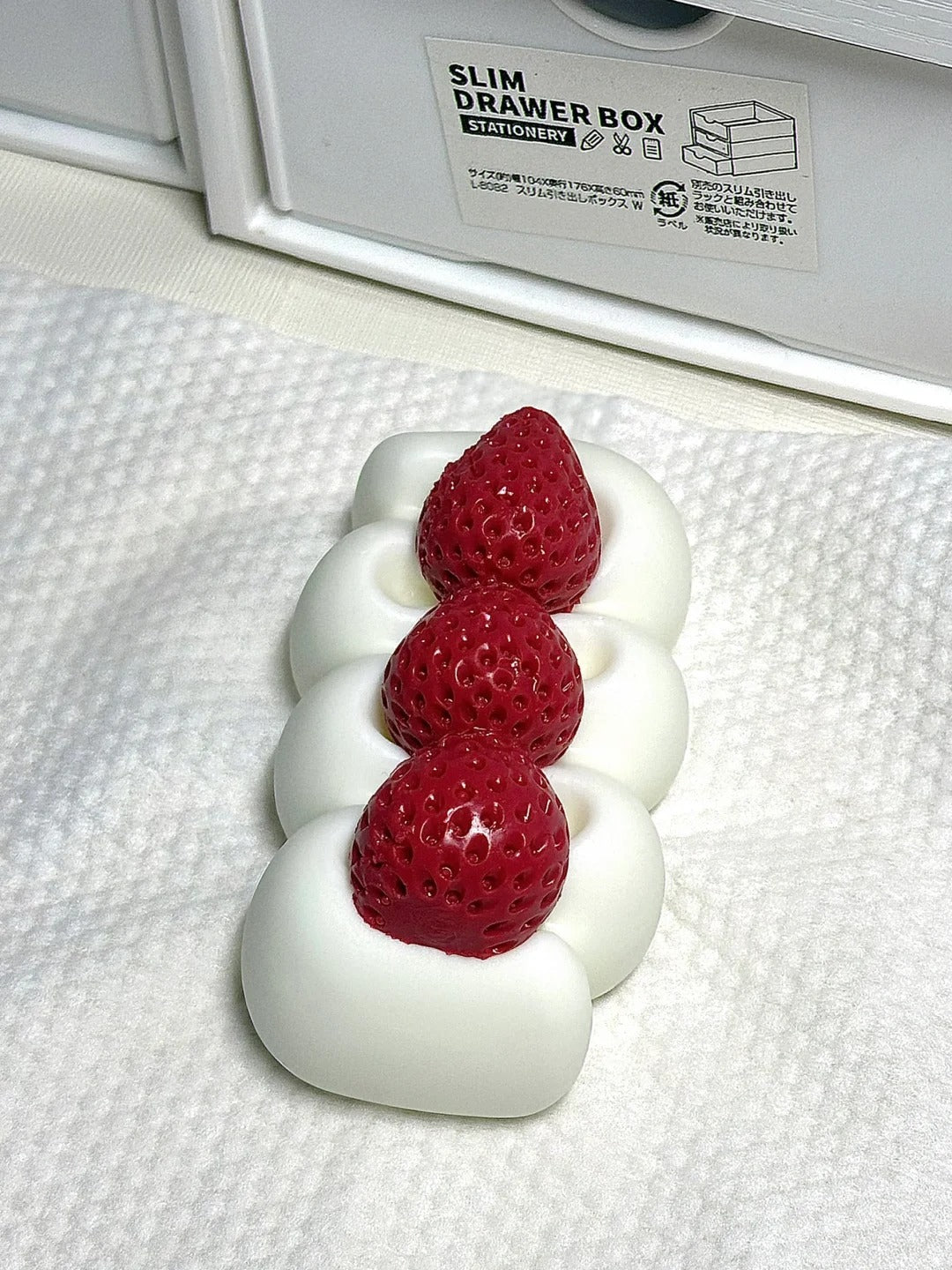 Strawberry Cream Roll Squishy – FUFUSQUISHY