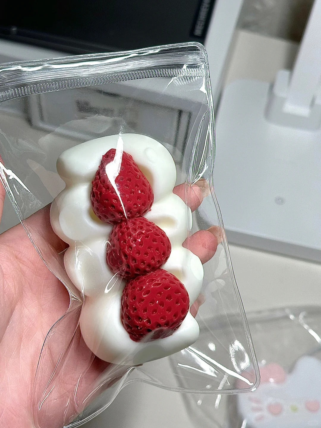 Strawberry Cream Roll Squishy – FUFUSQUISHY